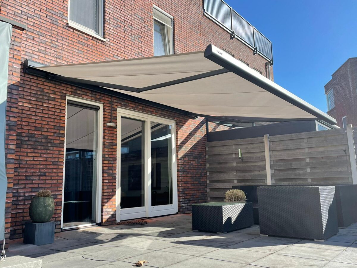 Zonnescherm armen - Van Ewijk Zonwering B.V. Lelystad